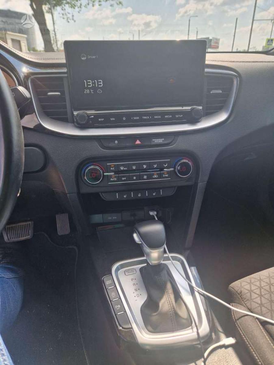 Brown Kia Ceed 2021 in Kaunas, with an engine capacity of 1.60 L and mileage of 104 thousand km for 8000 €, photo 6 on AUTOMOTO.COM.LV