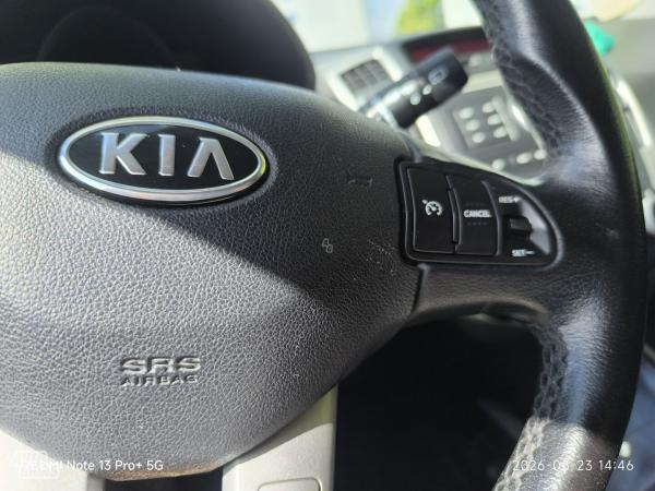 Brown Kia Ceed 2010 in Kelme, with an engine capacity of 1.60 L and mileage of 240 thousand km for 2000 €, photo 9 on AUTOMOTO.COM.LV