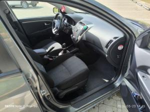 Brown Kia Ceed 2010 in Kelme, with an engine capacity of 1.60 L and mileage of 240 thousand km for 1850 €, photo 7 on AUTOMOTO.COM.LV