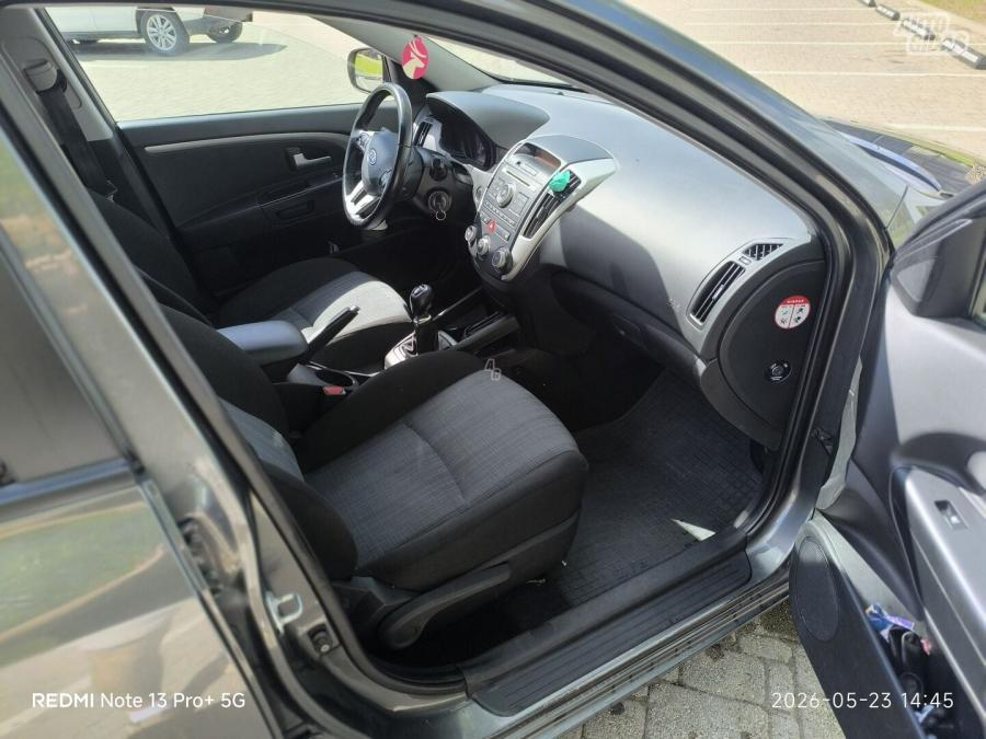 Brown Kia Ceed 2010 in Kelme, with an engine capacity of 1.60 L and mileage of 240 thousand km for 1850 €, photo 7 on AUTOMOTO.COM.LV