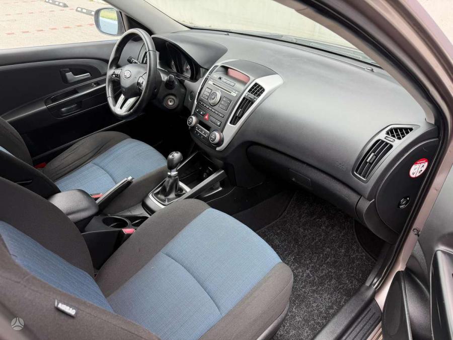 Brūns Kia Ceed 2011 Šauļi, ar dzinēja tilpumu 1.60 L un nobraukumu 288 tūkst. km par 2350 €, foto 19 vietnē AUTOMOTO.COM.LV
