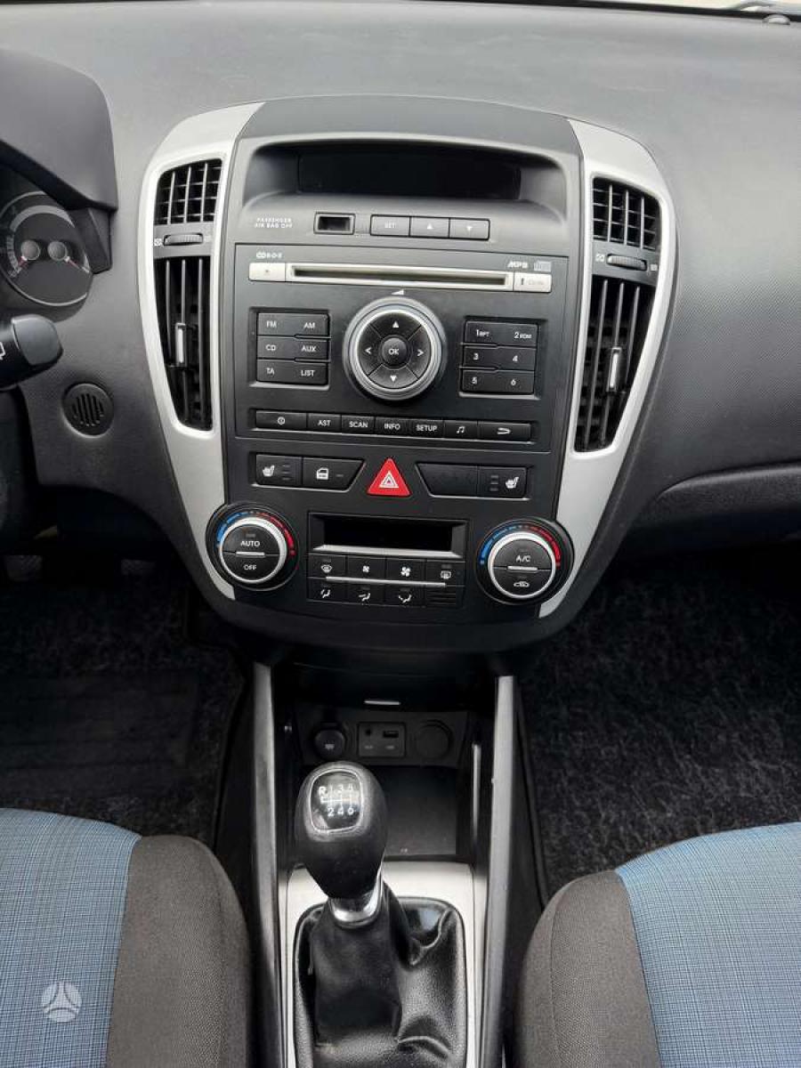 Brūns Kia Ceed 2011 Šauļi, ar dzinēja tilpumu 1.60 L un nobraukumu 288 tūkst. km par 2350 €, foto 25 vietnē AUTOMOTO.COM.LV