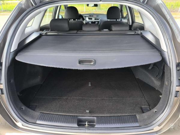 Brown Kia Ceed 2012 in Marijampole, with an engine capacity of 1.58 L and mileage of 300 thousand km for 3649 €, photo 7 on AUTOMOTO.COM.LV