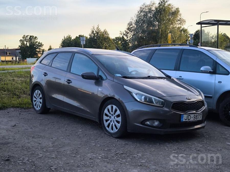 Brown Kia Ceed 2013 in Riga, with an engine capacity of 1.40 L and mileage of 313 thousand km for 2400 €, photo 1 on AUTOMOTO.COM.LV