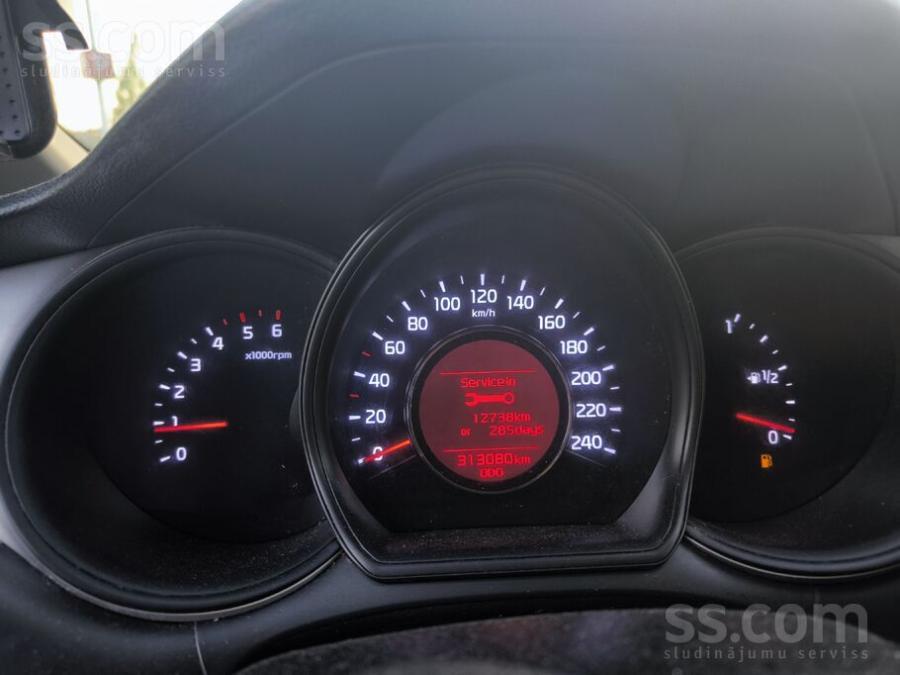 Brown Kia Ceed 2013 in Riga, with an engine capacity of 1.40 L and mileage of 313 thousand km for 2400 €, photo 8 on AUTOMOTO.COM.LV