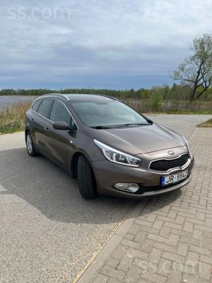 Brown Kia Ceed 2014 in Riga, with an engine capacity of 1.60 L and mileage of 193 thousand km for 6799 €, photo 3 on AUTOMOTO.COM.LV
