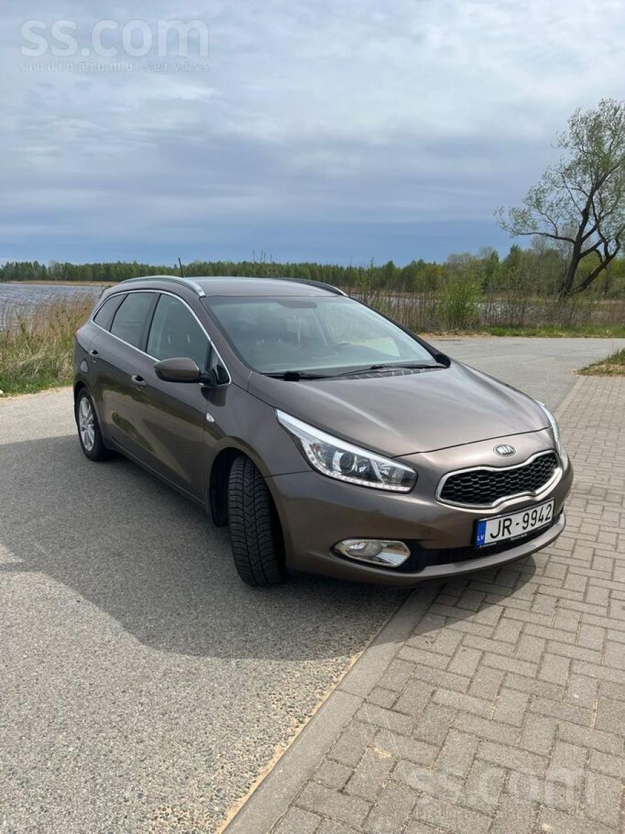 Brown Kia Ceed 2014 in Riga, with an engine capacity of 1.60 L and mileage of 193 thousand km for 6799 €, photo 3 on AUTOMOTO.COM.LV