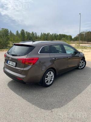 Brown Kia Ceed 2014 in Riga, with an engine capacity of 1.60 L and mileage of 193 thousand km for 6799 €, photo 4 on AUTOMOTO.COM.LV