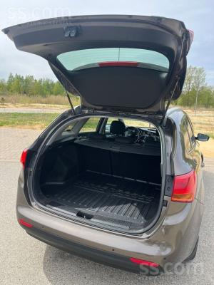 Brown Kia Ceed 2014 in Riga, with an engine capacity of 1.60 L and mileage of 193 thousand km for 6799 €, photo 6 on AUTOMOTO.COM.LV