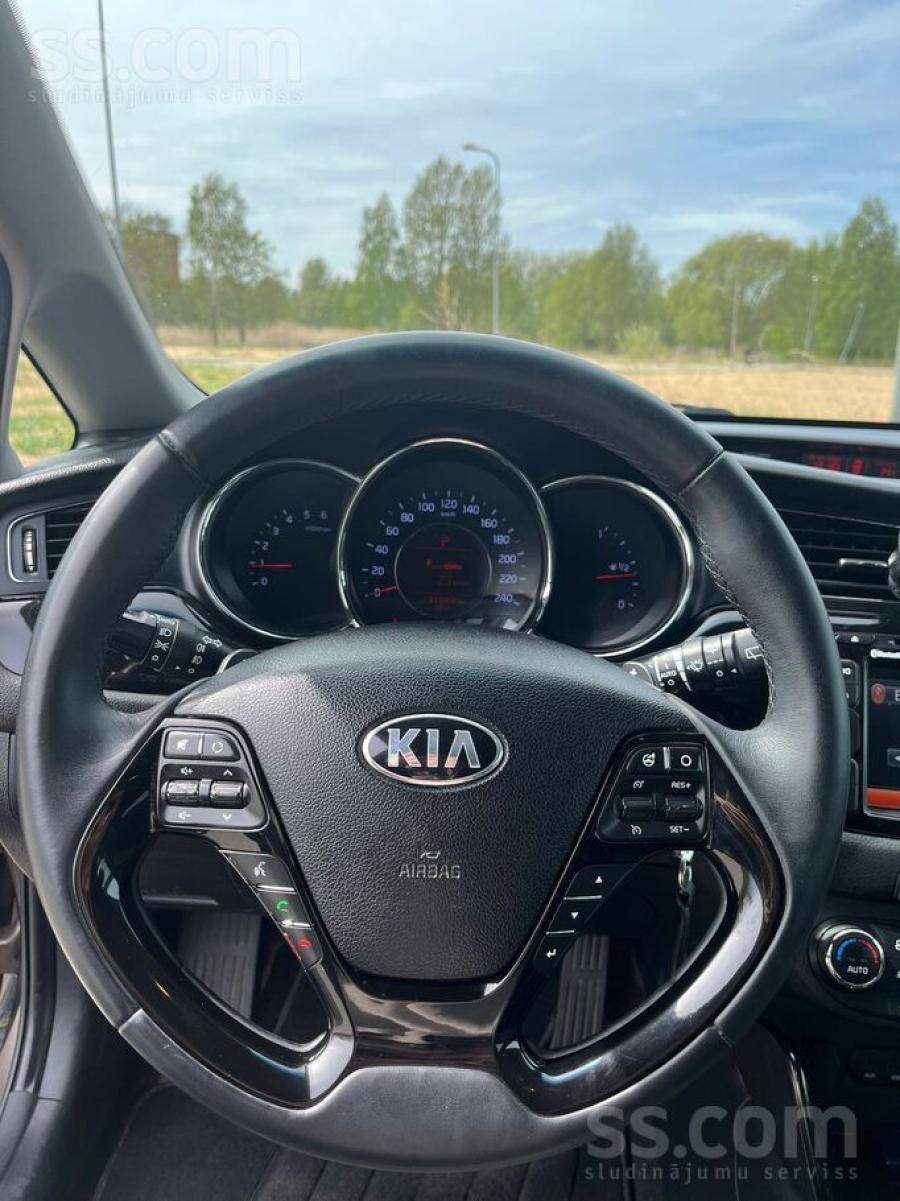 Brown Kia Ceed 2014 in Riga, with an engine capacity of 1.60 L and mileage of 193 thousand km for 6799 €, photo 16 on AUTOMOTO.COM.LV