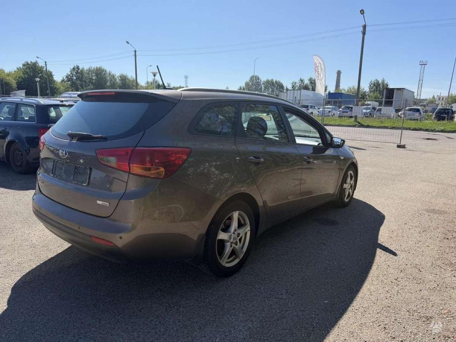 Brūns Kia Ceed 2014 Marijampole, ar dzinēja tilpumu 1.58 L un nobraukumu 156 tūkst. km par 3650 €, foto 5 vietnē AUTOMOTO.COM.LV