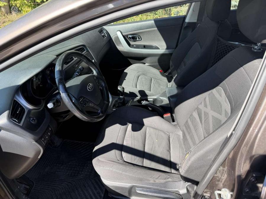 Brūns Kia Ceed 2014 Marijampole, ar dzinēja tilpumu 1.58 L un nobraukumu 156 tūkst. km par 3650 €, foto 9 vietnē AUTOMOTO.COM.LV