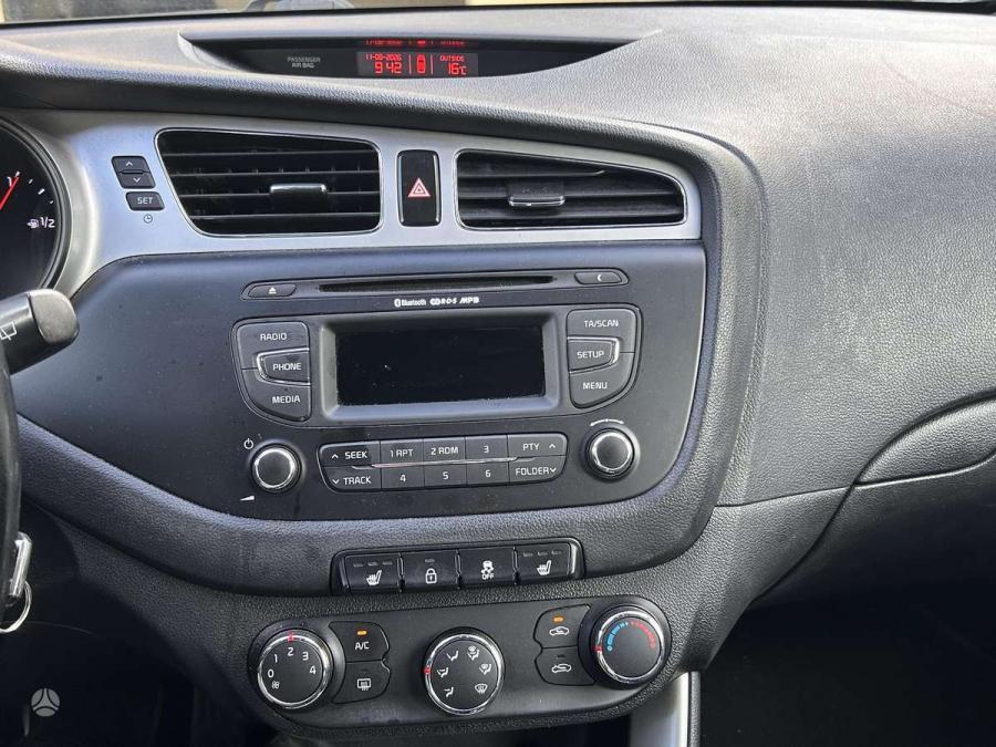 Brown Kia Ceed 2014 in Klaipeda, with an engine capacity of 1.40 L and mileage of 214 thousand km for 3150 €, photo 9 on AUTOMOTO.COM.LV