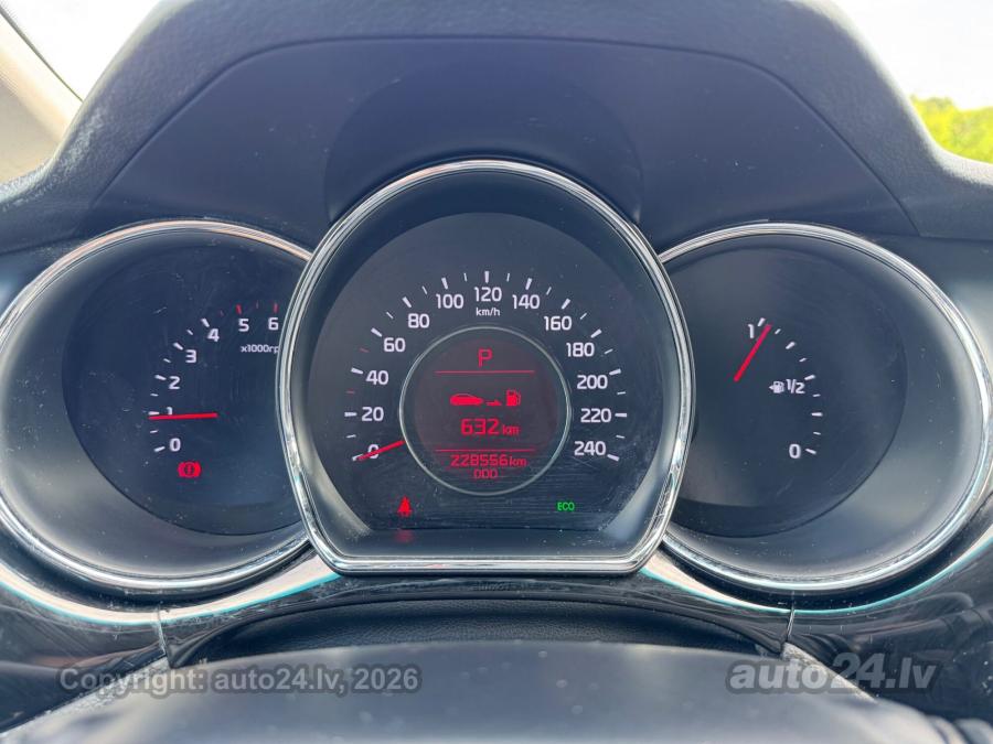 Brown Kia Ceed 2014 in Tallinn, with an engine capacity of 1.60 L and mileage of 229 thousand km for 6500 €, photo 14 on AUTOMOTO.COM.LV