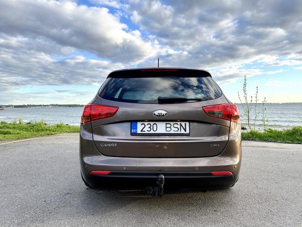 Kia Ceed 2014 in Tallinn on AUTOMOTO.COM.LV Brown Kia Ceed 2014 in Tallinn, with an engine capacity of 1.40 L and mileage of 226 thousand km for 4999 €, photo 5 on AUTOMOTO.COM.LV