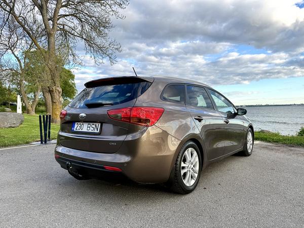 Kia Ceed 2014 in Tallinn on AUTOMOTO.COM.LV Brown Kia Ceed 2014 in Tallinn, with an engine capacity of 1.40 L and mileage of 226 thousand km for 4999 €, photo 6 on AUTOMOTO.COM.LV