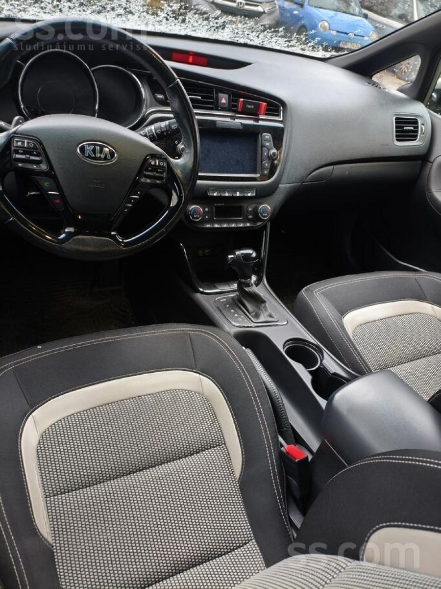 Brown Kia Ceed 2015 in Riga, with an engine capacity of 1.60 L and mileage of 132 thousand km for 8500 €, photo 12 on AUTOMOTO.COM.LV