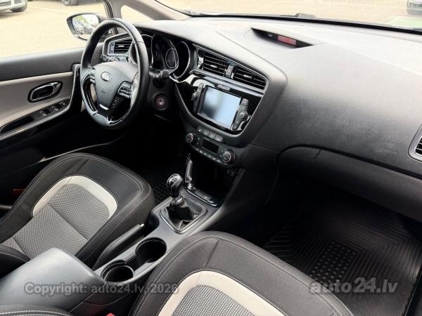 Brown Kia Ceed 2017 in Tallinn, with an engine capacity of 1.60 L and mileage of 99 thousand km for 8900 €, photo 4 on AUTOMOTO.COM.LV