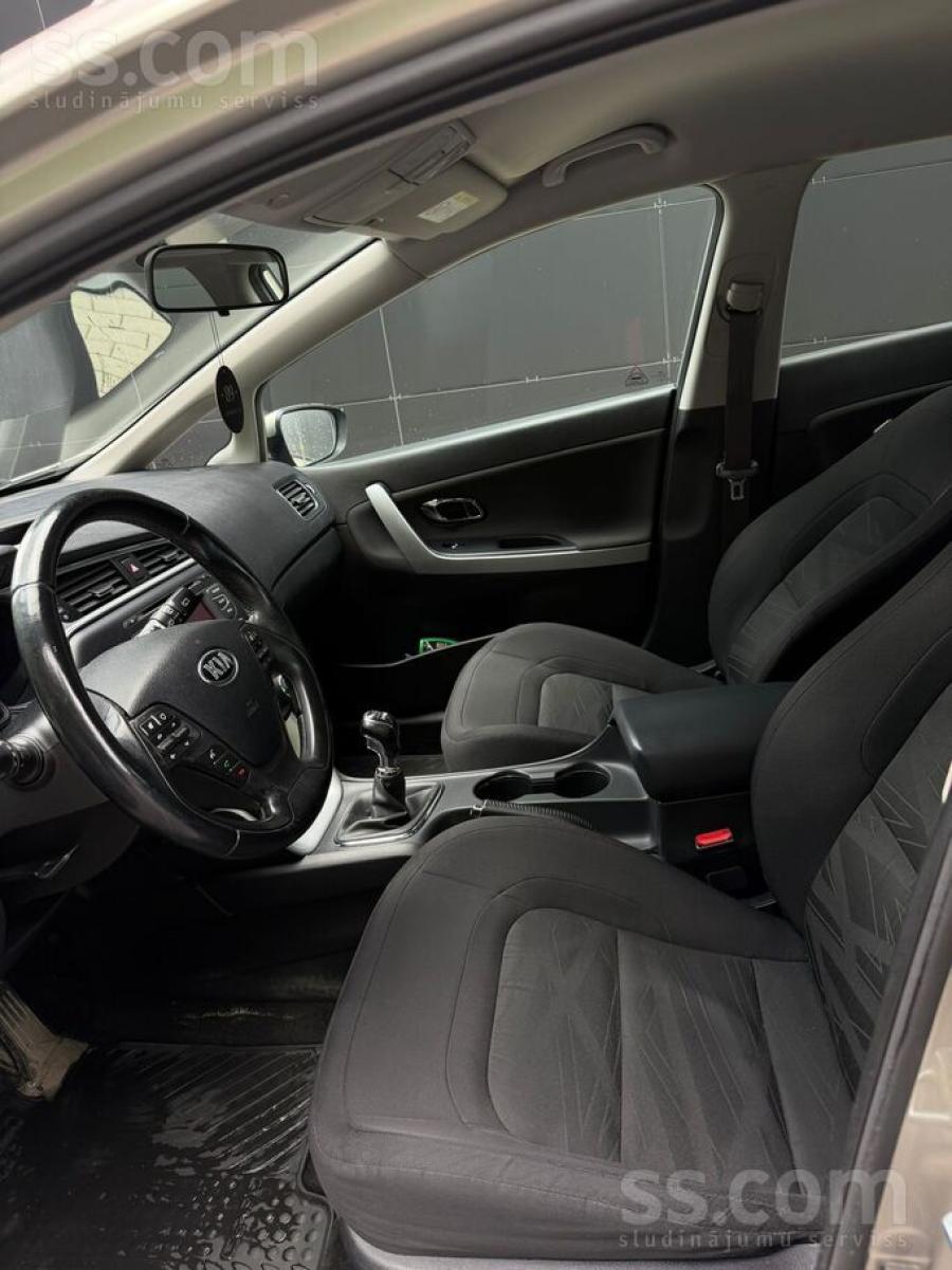 Brown Kia Ceed 2017 in Jelgava, with an engine capacity of 1.00 L and mileage of 151 thousand km for 5550 €, photo 9 on AUTOMOTO.COM.LV