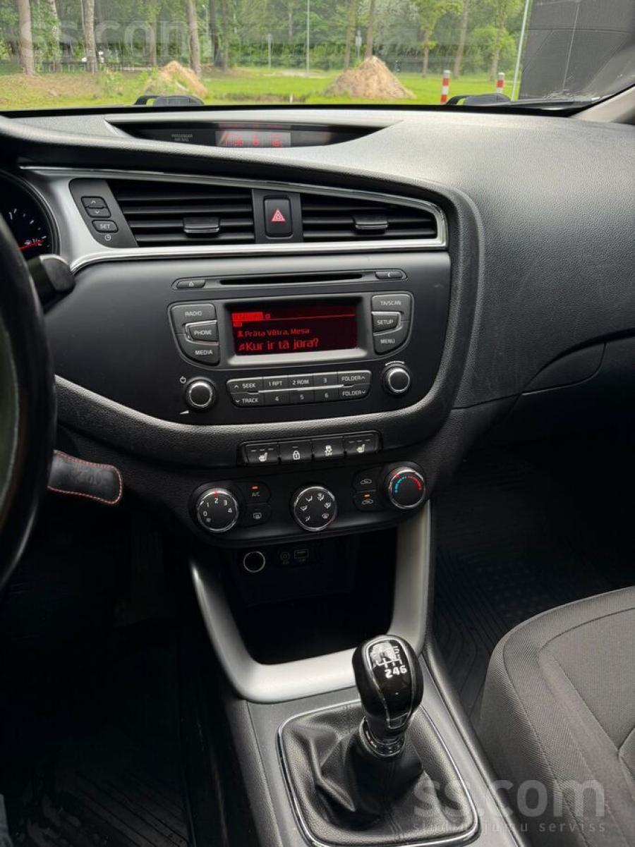 Brown Kia Ceed 2017 in Jelgava, with an engine capacity of 1.00 L and mileage of 151 thousand km for 5550 €, photo 12 on AUTOMOTO.COM.LV
