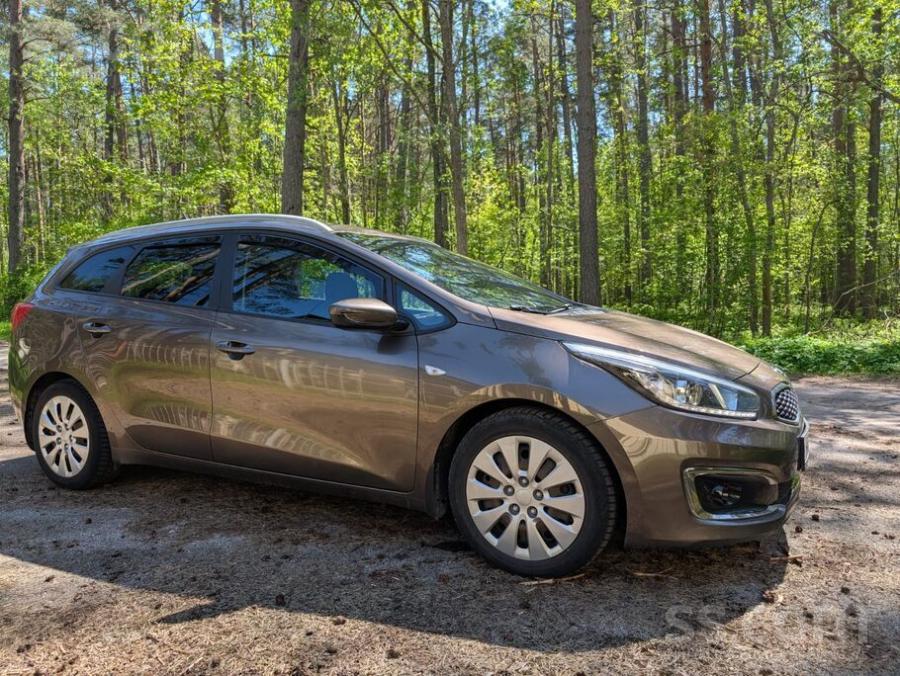 Brown Kia Ceed 2018 in Riga, with an engine capacity of 1.60 L and mileage of 117 thousand km for 5350 €, photo 3 on AUTOMOTO.COM.LV