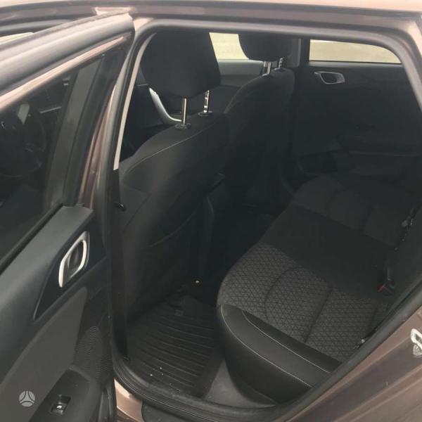 Kia Ceed 2018 Klaipėda vietnē Brūns Kia Ceed 2018 Klaipėda, ar dzinēja tilpumu 1.35 L un nobraukumu 219 tūkst. km par 9500 €, foto 11 vietnē AUTOMOTO.COM.LV