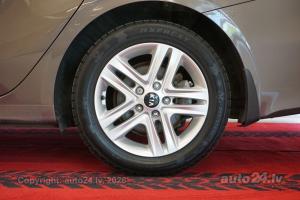 Brown Kia Ceed 2021 in Tartu, with an engine capacity of 1.50 L and mileage of 142 thousand km for 12490 €, photo 16 on AUTOMOTO.COM.LV