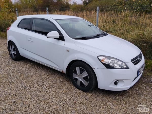 Kia Ceed 2008 in Siauliai, with an engine capacity of 1.60 L and mileage of 230 thousand km for 580 €, photo 3 on AUTOMOTO.COM.LV