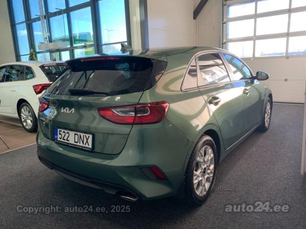 Green Kia Ceed 2023 in Rakvere, with an engine capacity of 1.50 L and mileage of 32 thousand km for 16600 €, photo 3 on AUTOMOTO.COM.LV