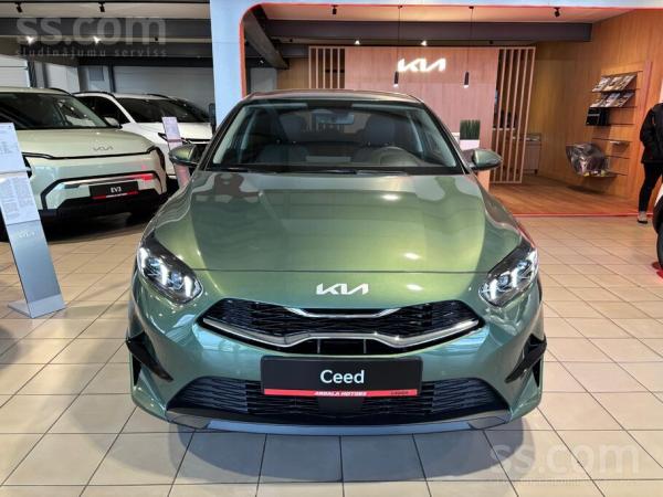 Zaļš Kia Ceed 2025 Liepāja, ar dzinēja tilpumu 1.50 L un nobraukumu 12 tūkst. km par 24940 €, foto 2 vietnē AUTOMOTO.COM.LV
