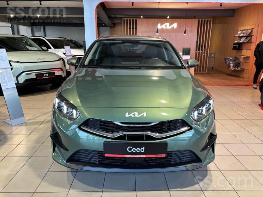 Green Kia Ceed 2025 in Liepaja, with an engine capacity of 1.50 L and mileage of 12 thousand km for 24940 €, photo 3 on AUTOMOTO.COM.LV