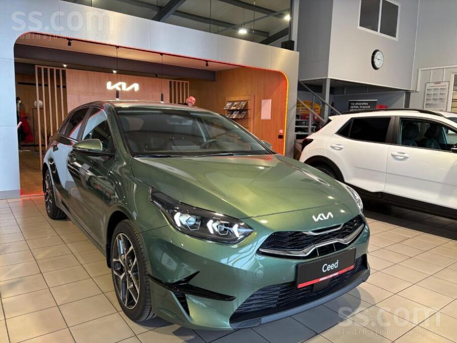 Green Kia Ceed 2025 in Liepaja, with an engine capacity of 1.50 L and mileage of 12 thousand km for 24940 €, photo 4 on AUTOMOTO.COM.LV