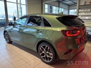 Green Kia Ceed 2025 in Liepaja, with an engine capacity of 1.50 L and mileage of 12 thousand km for 24940 €, photo 6 on AUTOMOTO.COM.LV