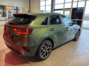 Green Kia Ceed 2025 in Liepaja, with an engine capacity of 1.50 L and mileage of 12 thousand km for 24940 €, photo 8 on AUTOMOTO.COM.LV