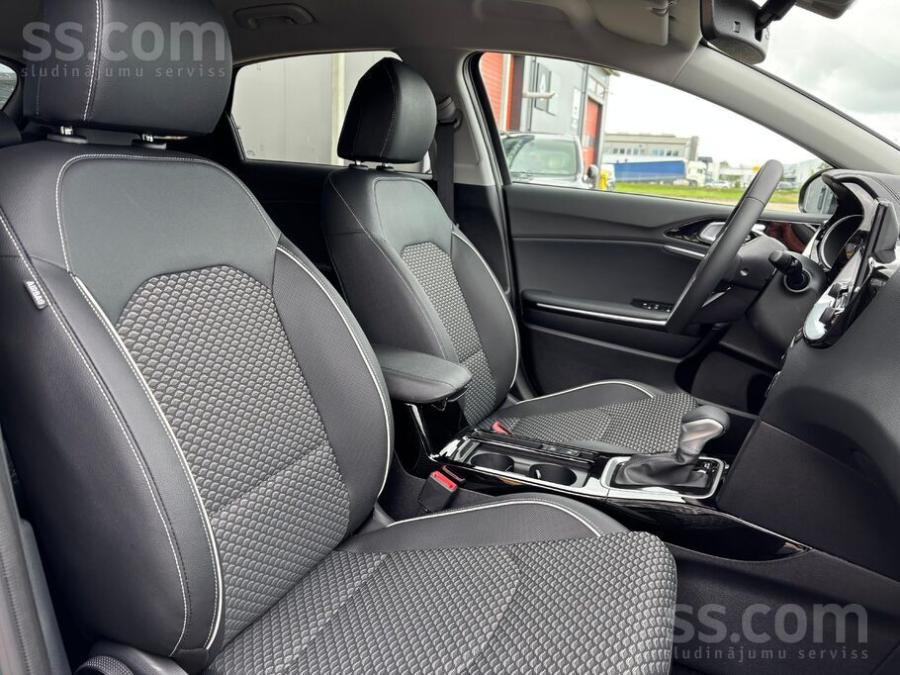 Green Kia Ceed 2025 in Liepaja, with an engine capacity of 1.50 L and mileage of 12 thousand km for 24940 €, photo 25 on AUTOMOTO.COM.LV