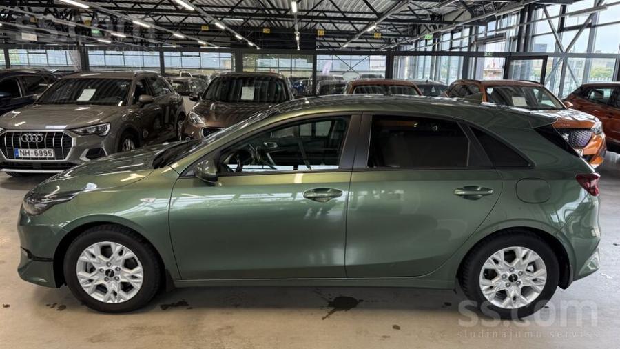 Green Kia Ceed 2025 in Riga, with an engine capacity of 1.50 L and mileage of 41 thousand km for 18500 €, photo 3 on AUTOMOTO.COM.LV