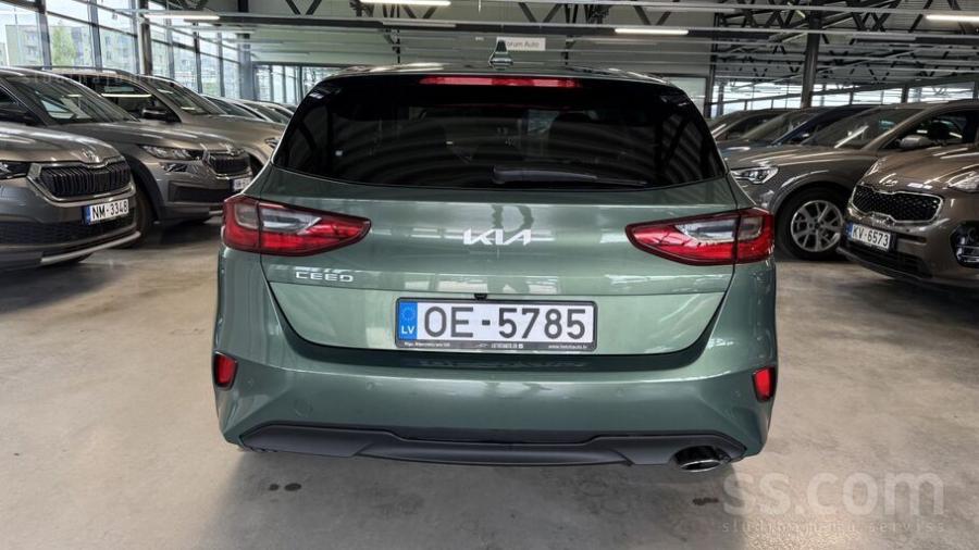 Green Kia Ceed 2025 in Riga, with an engine capacity of 1.50 L and mileage of 41 thousand km for 18500 €, photo 5 on AUTOMOTO.COM.LV