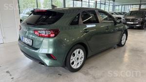 Green Kia Ceed 2025 in Riga, with an engine capacity of 1.50 L and mileage of 41 thousand km for 18500 €, photo 6 on AUTOMOTO.COM.LV