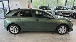 Green Kia Ceed 2025 in Riga, with an engine capacity of 1.50 L and mileage of 41 thousand km for 18500 €, photo 7 on AUTOMOTO.COM.LV