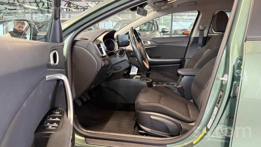 Green Kia Ceed 2025 in Riga, with an engine capacity of 1.50 L and mileage of 41 thousand km for 18500 €, photo 12 on AUTOMOTO.COM.LV