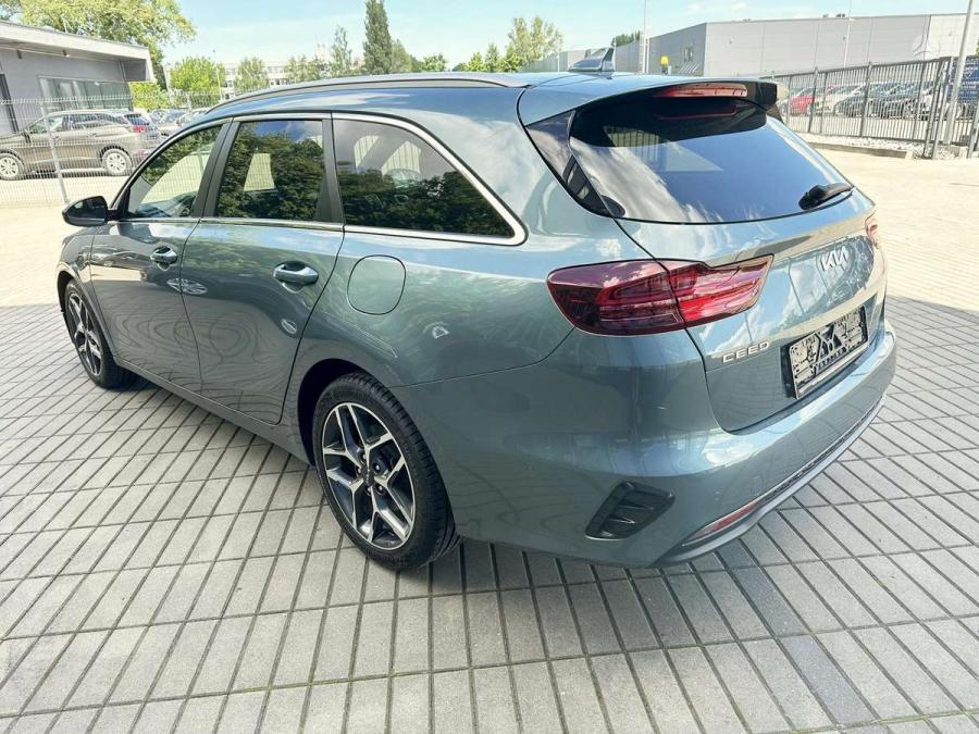 Green Kia Ceed 2022 in Kaunas, with an engine capacity of 1.00 L and mileage of 200 thousand km for 12900 €, photo 5 on AUTOMOTO.COM.LV