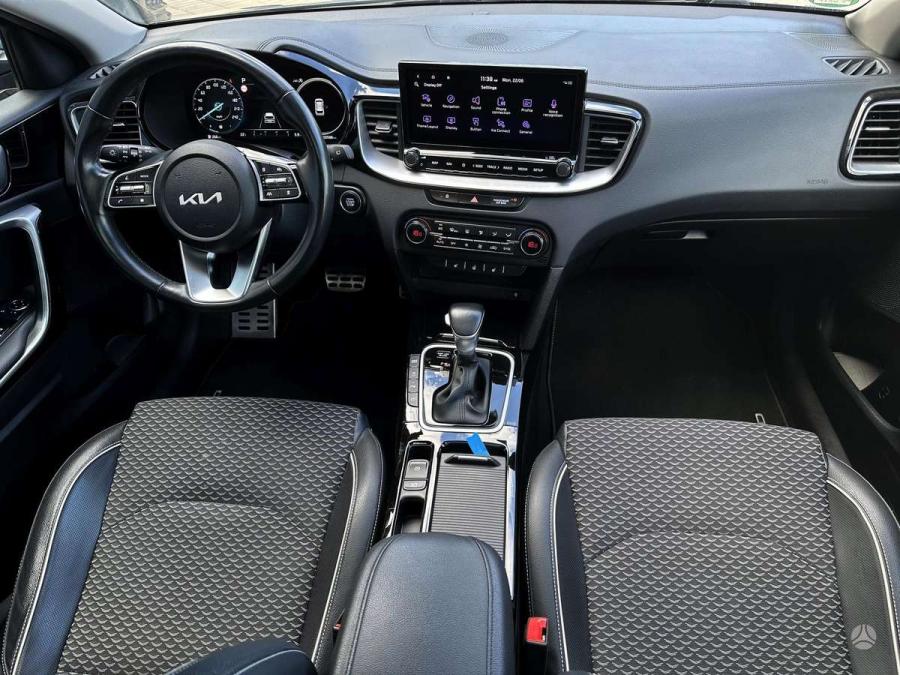 Green Kia Ceed 2022 in Kaunas, with an engine capacity of 1.00 L and mileage of 200 thousand km for 12900 €, photo 11 on AUTOMOTO.COM.LV