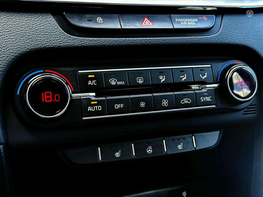 Green Kia Ceed 2022 in Kaunas, with an engine capacity of 1.00 L and mileage of 200 thousand km for 12900 €, photo 12 on AUTOMOTO.COM.LV