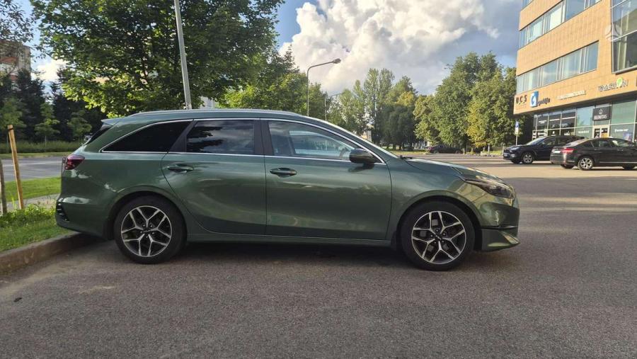 Green Kia Ceed 2022 in Vilnius, with an engine capacity of 1.48 L and mileage of 48 thousand km for 19000 €, photo 1 on AUTOMOTO.COM.LV
