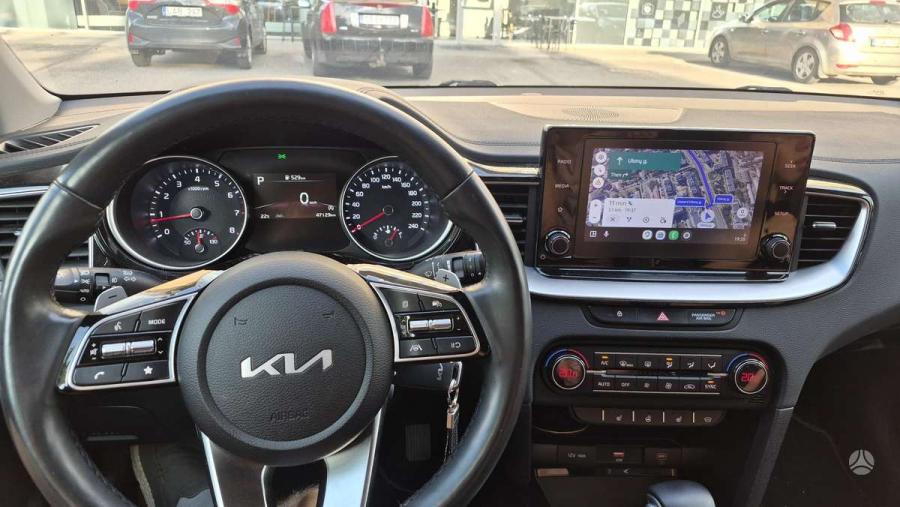 Green Kia Ceed 2022 in Vilnius, with an engine capacity of 1.48 L and mileage of 48 thousand km for 19000 €, photo 4 on AUTOMOTO.COM.LV