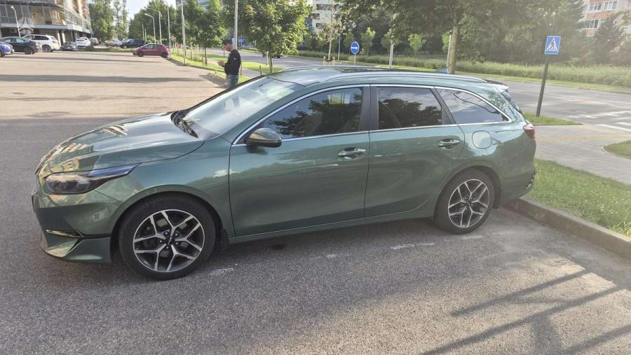 Green Kia Ceed 2022 in Vilnius, with an engine capacity of 1.48 L and mileage of 48 thousand km for 19000 €, photo 7 on AUTOMOTO.COM.LV