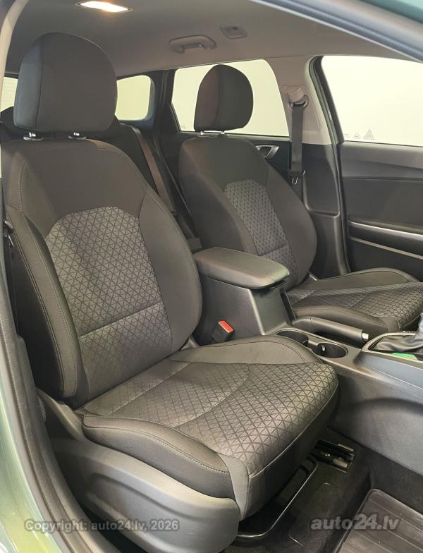 Zaļš Kia Ceed 2025 Tallina, ar dzinēja tilpumu 1.50 L un nobraukumu 24 tūkst. km par 21990 €, foto 11 vietnē AUTOMOTO.COM.LV