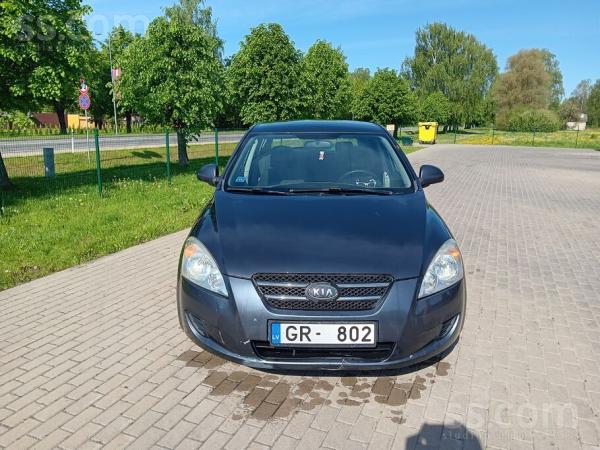 Grey Kia Ceed 2007 in Ogre, with an engine capacity of 1.60 L and mileage of 364 thousand km for 5800 €, photo 1 on AUTOMOTO.COM.LV