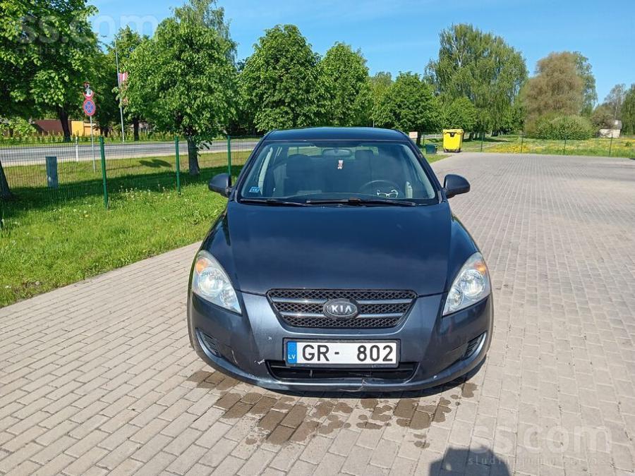 Grey Kia Ceed 2007 in Ogre, with an engine capacity of 1.60 L and mileage of 364 thousand km for 5800 €, photo 1 on AUTOMOTO.COM.LV