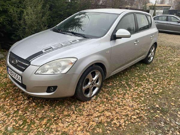 Pelēks Kia Ceed 2007 Viļņa, ar dzinēja tilpumu 1.58 L un nobraukumu 300 tūkst. km par 2100 €, foto 1 vietnē AUTOMOTO.COM.LV